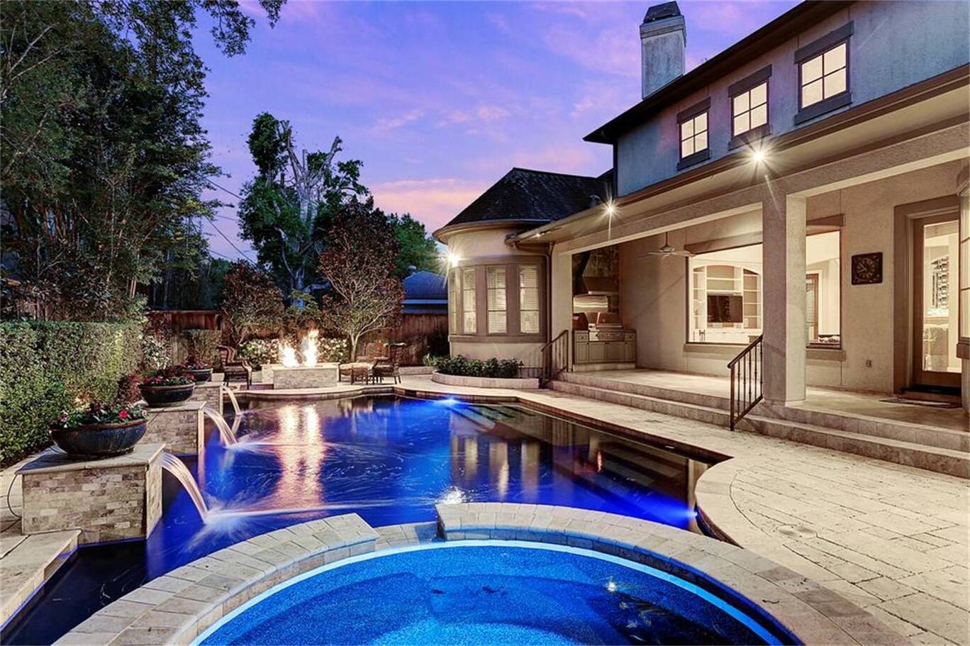 Moonlight Outdoor Lighting: What to Know About Moonlighting